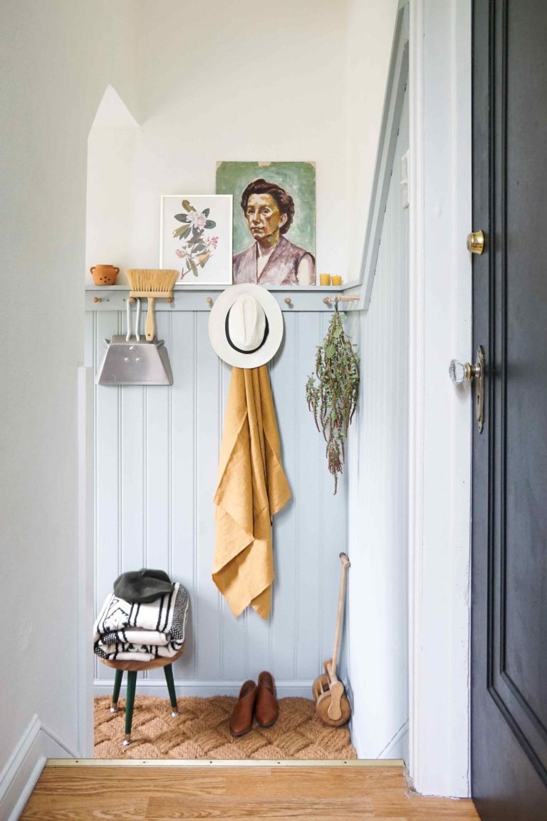Simple and Modern Uses of a Peg Rail Around the House | The Gem Picker