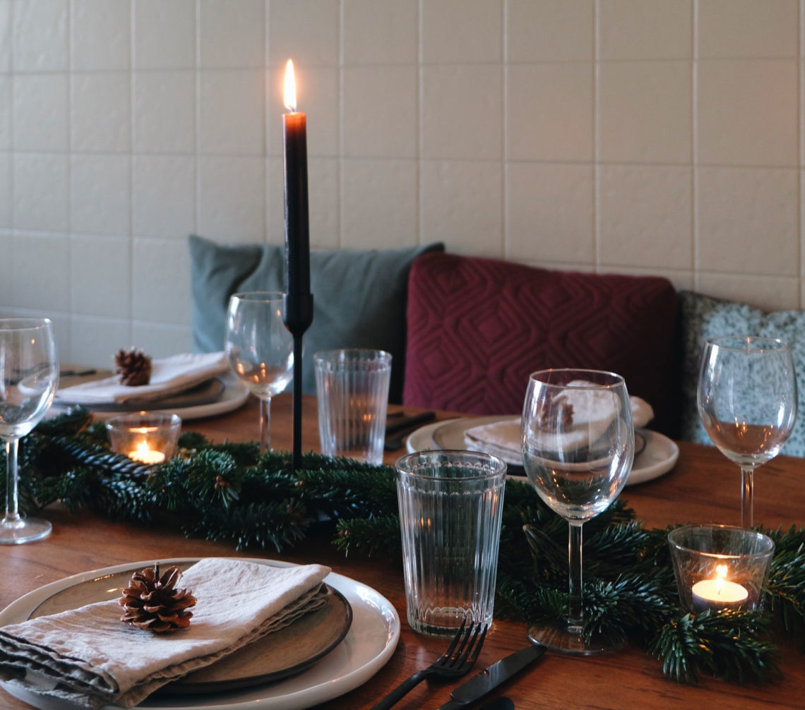 Two ways to Set a Simple yet Stunning Christmas Table | The Gem Picker