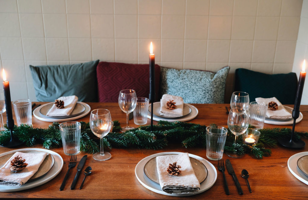 Two ways to Set a Simple yet Stunning Christmas Table | The Gem Picker